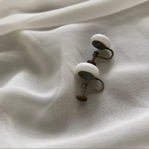 Vintage | Jewelry | Vintage Smooth White Button Screw Back Earrings ...